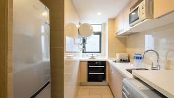 Dúplex Familiar | Cozinha privada | Um micro-ondas, Rolo de cozinha