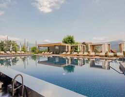 Piscina exterior, da(s) 9:00 à(s) 21:00, guarda-sóis, espreguiçadeiras 