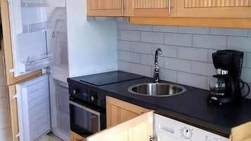 Cabana família, vista para o mar | Cozinha privada | Chaleira elétrica, torradeira, cadeirão de bebê