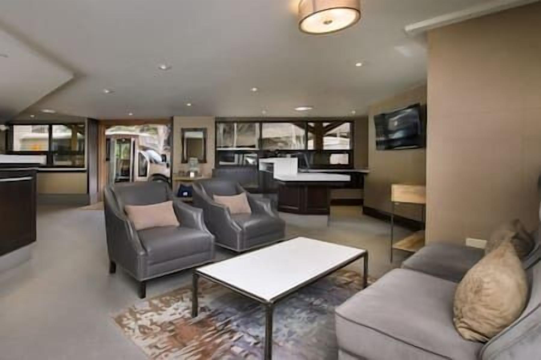 3 Resort Suite Aspen Core, Pool Table, Hot Tub! - Aspen