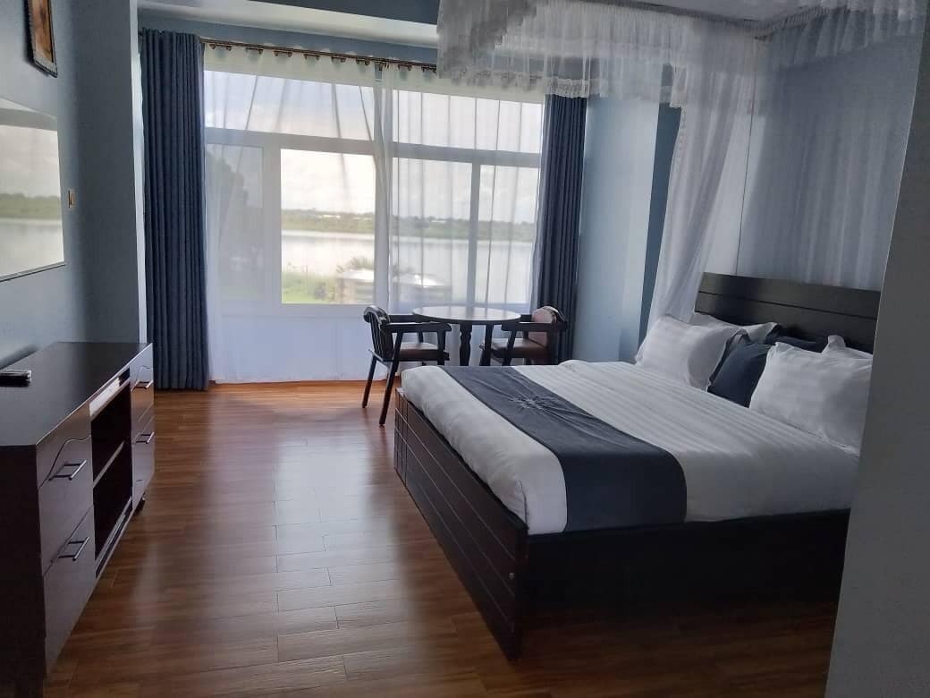 Quarto casal luxo | Escrivaninha, Wi-Fi de cortesia, roupa de cama