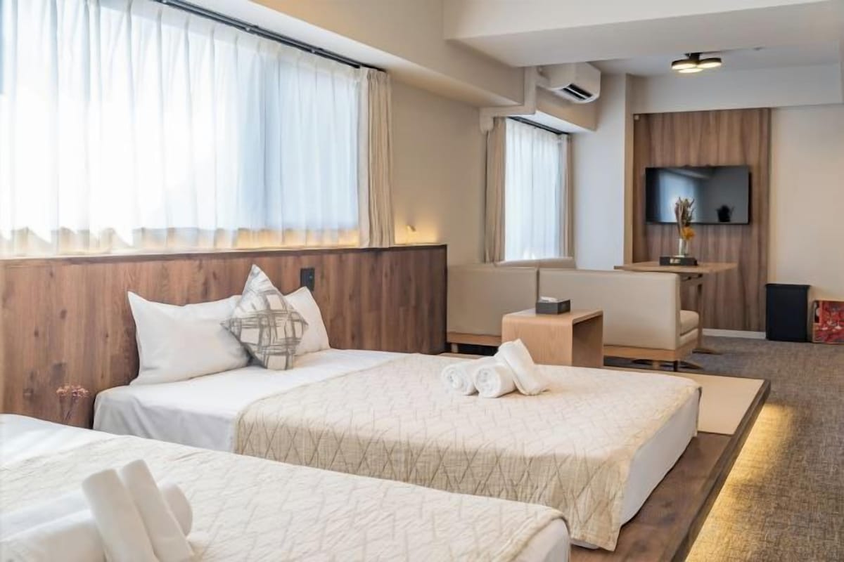 Quartos à prova de som, Wi-Fi de cortesia, roupa de cama