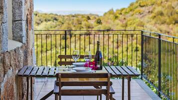 Apartamento Deluxe, 3 quartos | Refeições ao ar livre