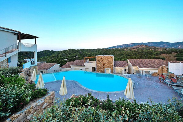 Apartamento Elite, 2 quartos | Piscina | Piscina exterior