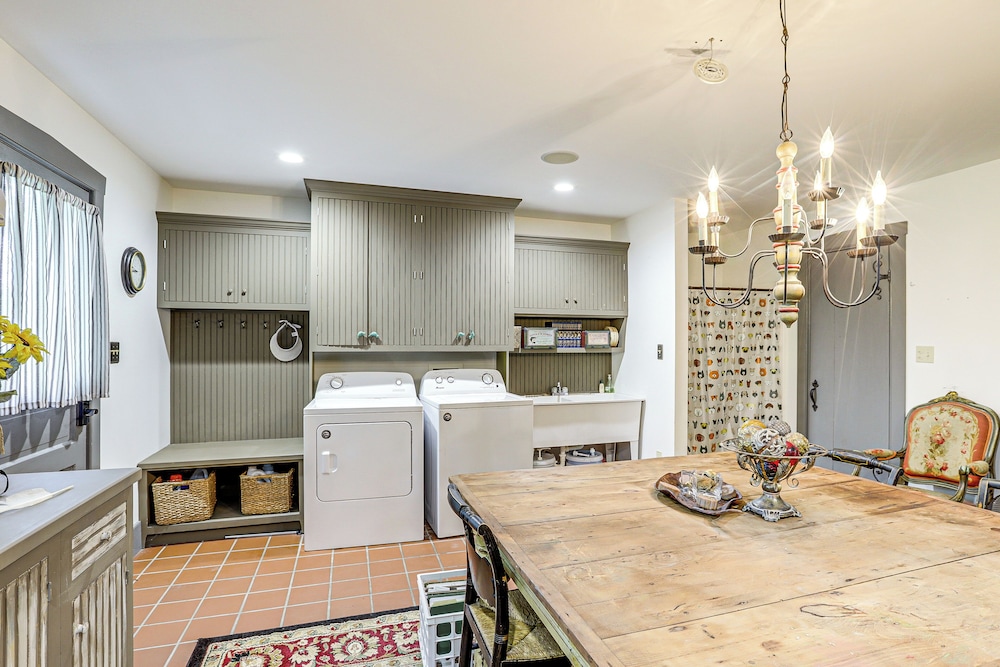 Spacious & Historic Cabin In New Haven W/ Pond! - New Haven, MO