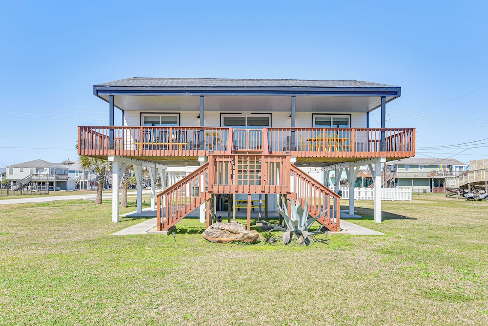 Pet-friendly Galveston Home: Walk To Beaches! - Galveston, TX