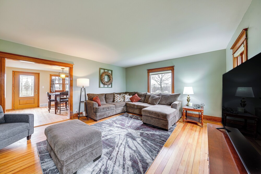 Charming Tonica Farmhouse W/ Private Yard! - Illinois