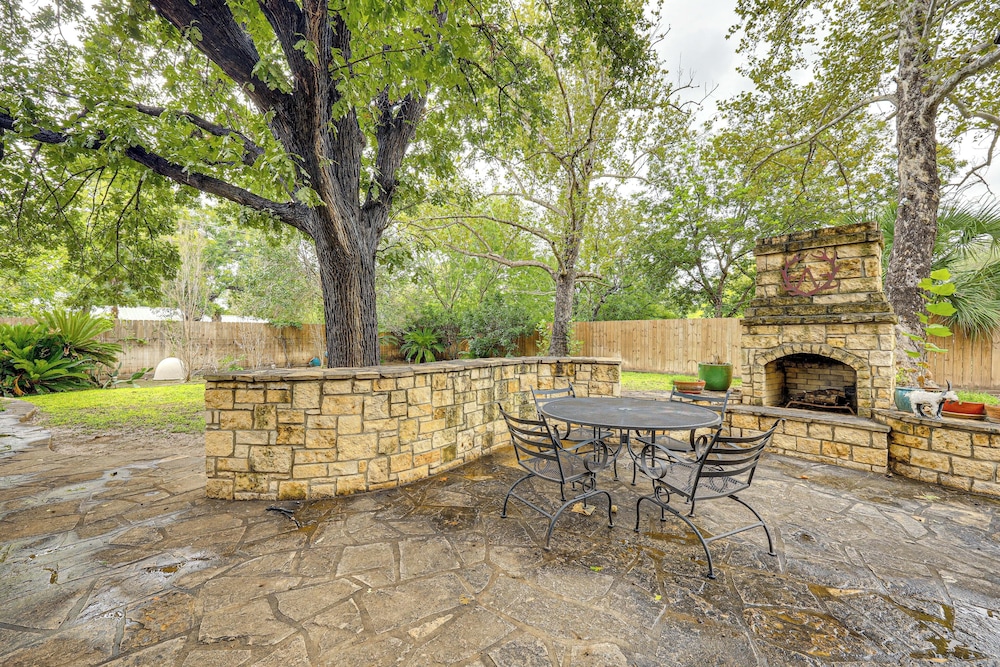 Del Rio Home W/ Large Yard, Bbq + Fireplace! - Del Rio, TX