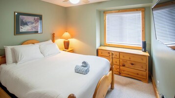Casa geminada, sacada | 3 quartos, Wi-Fi de cortesia, roupa de cama