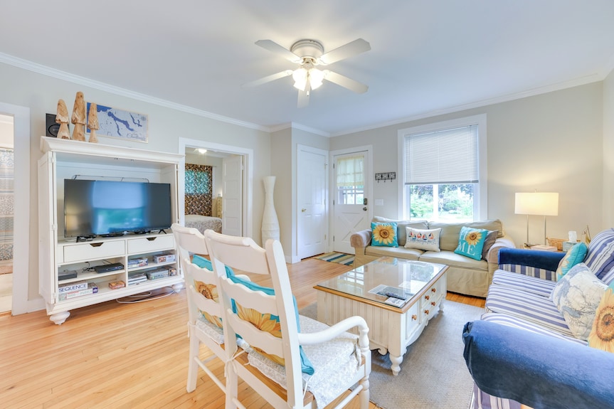 Walk To Lake Michigan: Pet-friendly Charlevoix Gem - Charlevoix, MI