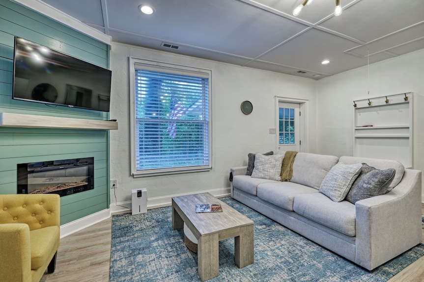 Moonlight Retreat By Serenita Getaway - A Modern Mountain Getaway - Highlands