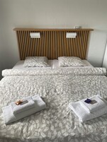 Quarto Duplo Superior | Secretária, Wi-fi grátis 