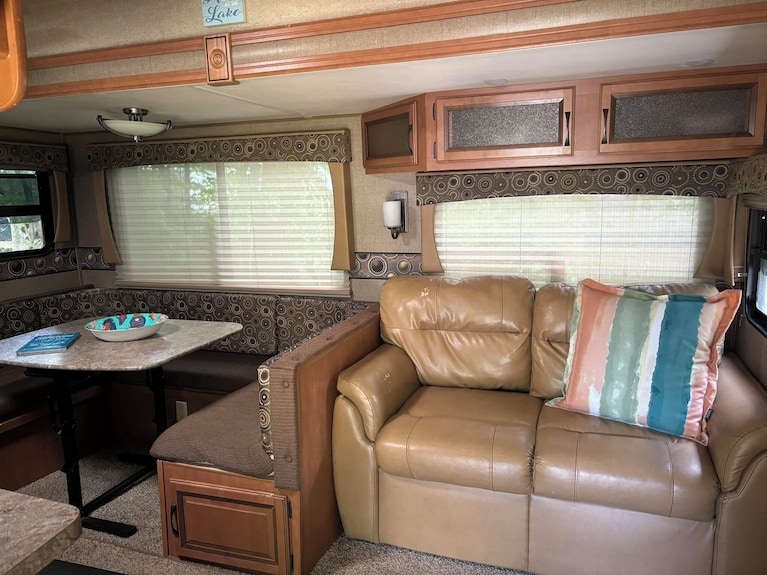 Cozy Summer Rental In A Gated Community Campground On Lake Winnisquam - New Hampshire