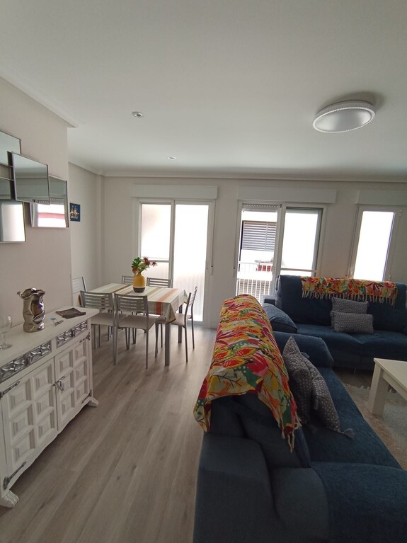 Stylish & Spacious Flat Near Beach & Vibrant Historic Market - Alicante