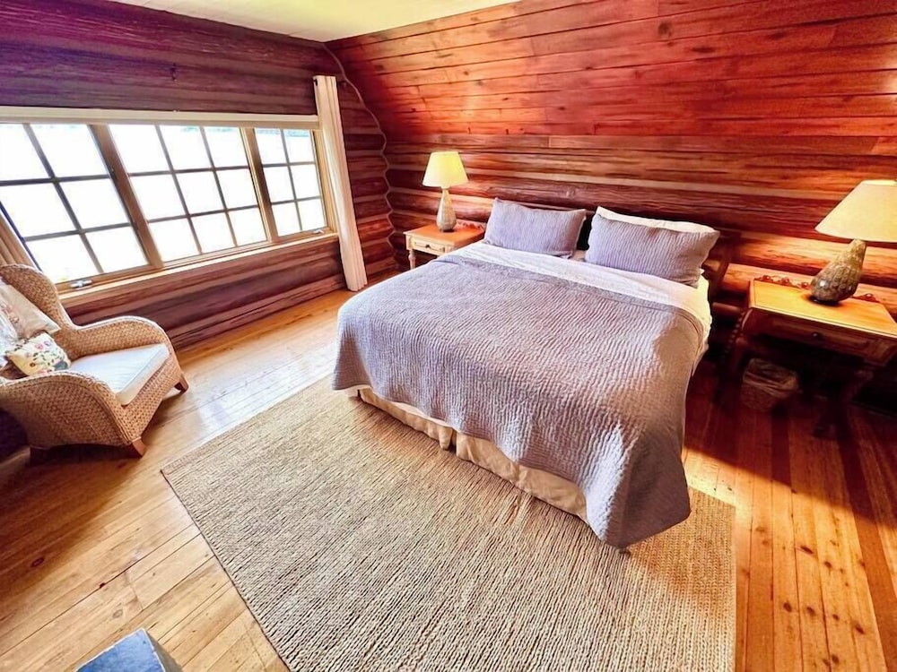 This 5 Bedroom Lodge Has Both History & Luxury While Being Surrounded By Nature - Coeur d'Alene, ID