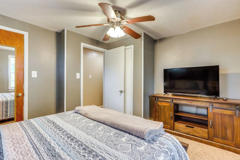 Harrison Getaway W/ Yard & Parking: Near Fishing - Harrison, AR
