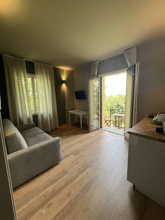 Apartamento-premium-baño En La Habitacion-balcón - Imola