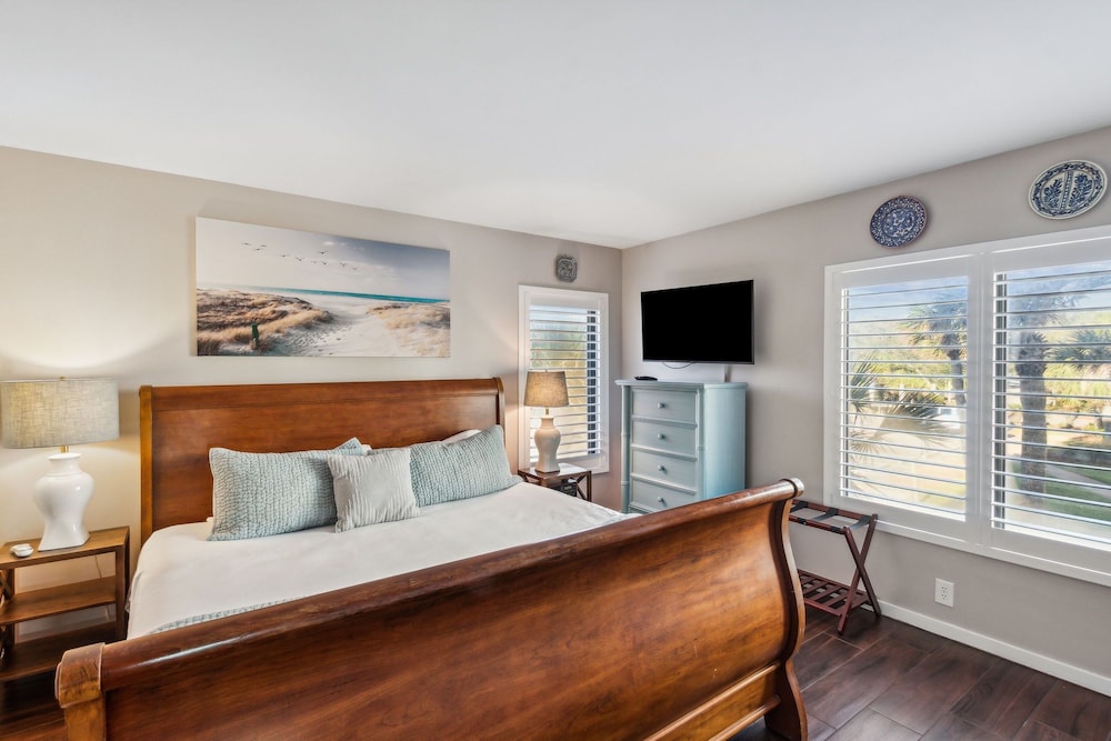 Oceanfront condo w 2 pools, private balcony & beach access. Short walk ...