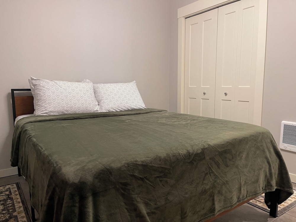 Kamal's Comfy Relaxation Zone - Eugene, OR