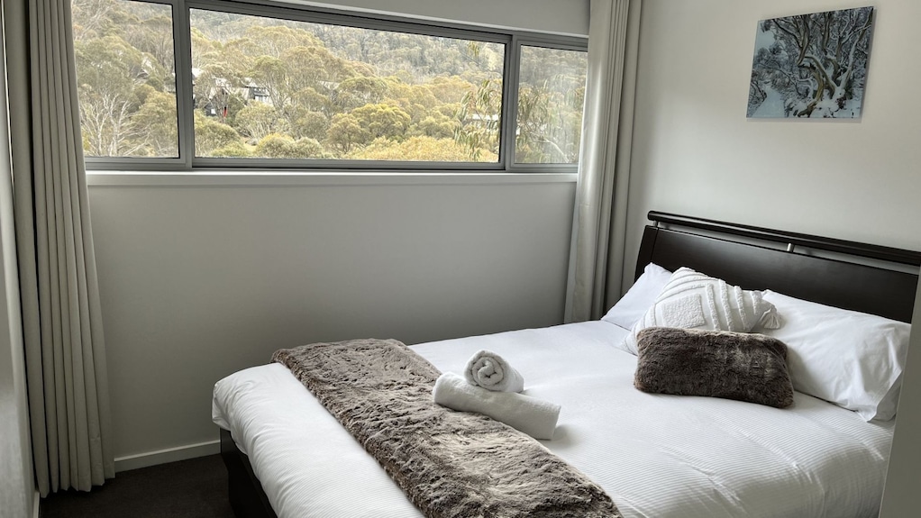 2b Bobuck - Central Village - Snowy Mountains