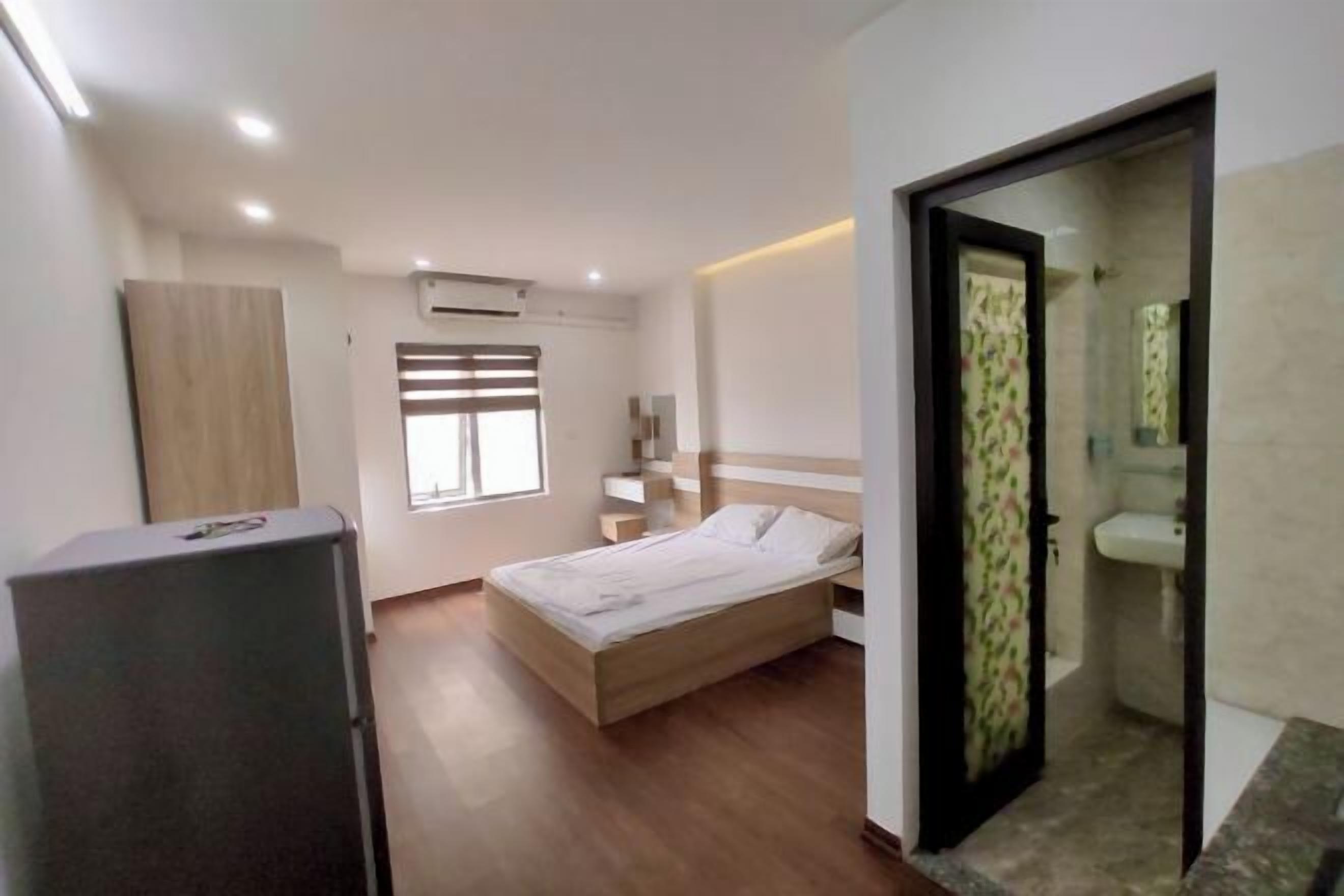 Roupas de cama antialérgicas, escrivaninha, Wi-Fi de cortesia