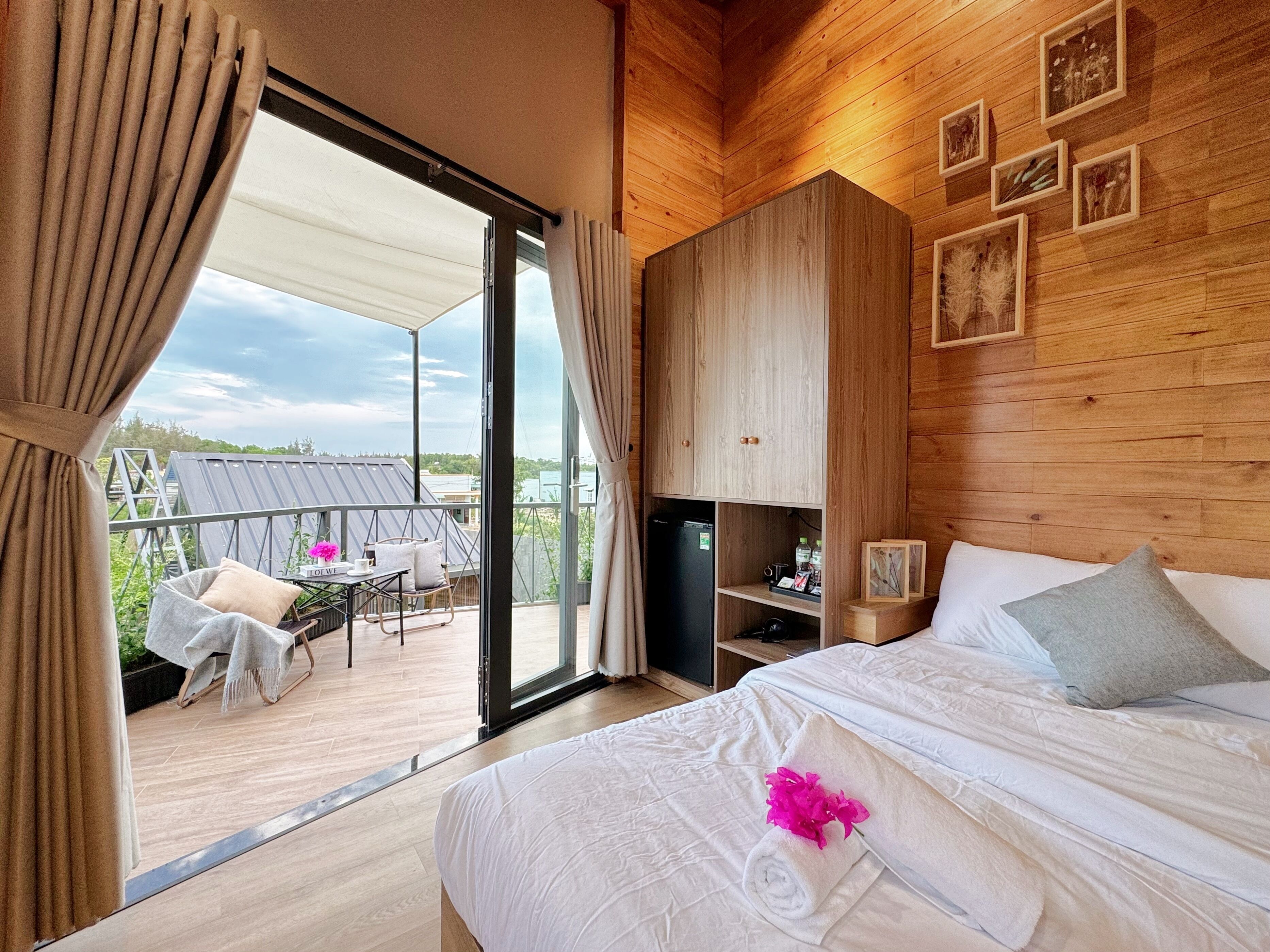 Quarto triplo, sacada | Camas com colchões de espuma com sistema de memória