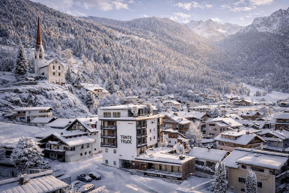 Aparthotel Tante Trude - Oetz