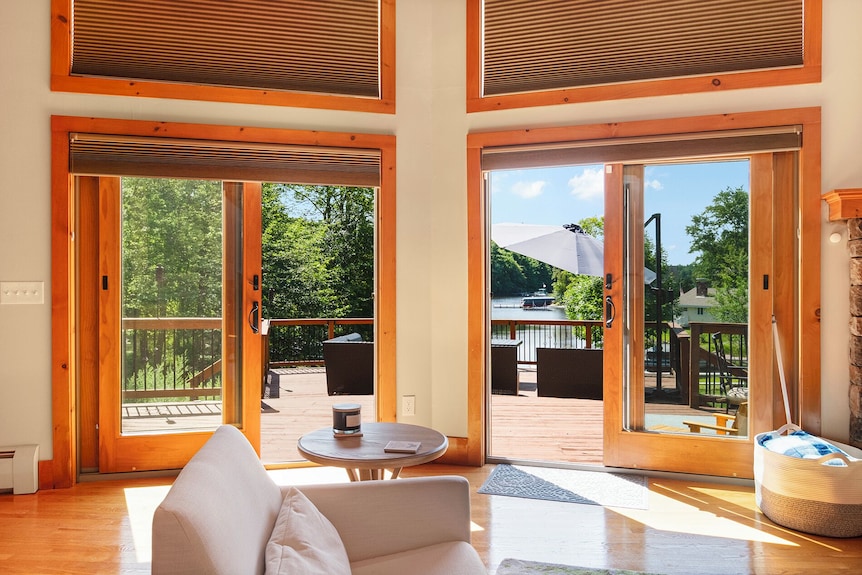 Lakefront Getaway-hot Tub + Kayaks + Paddleboards - Lake Chaubunagungamaug, MA