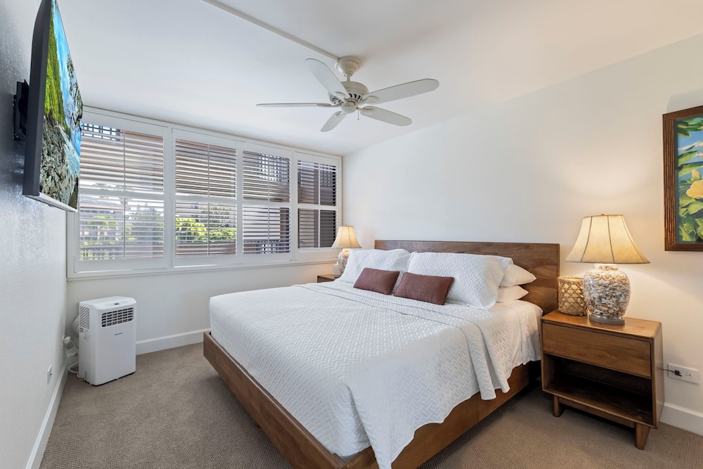 COMPLETELY REMODELED-OCEAN VIEW-LARGE LANAI-WELL EQUIPPED-AC - South ...
