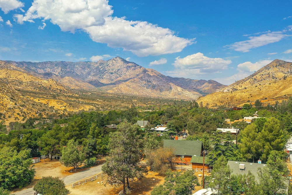 Idyllic Home In Kernville W/ Private Beach Access - Kernville, CA