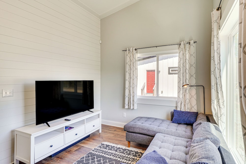 3 Mi To Duke: Downtown Durham Cottage! - Durham, NC