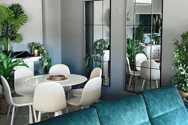 Apartamento superior, vista para o mar | Opções para refeição no quarto