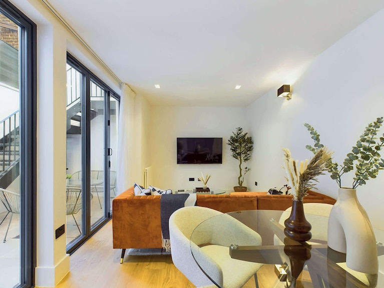 Light-filled Maida Vale Mews Retreat - London Paddington Station