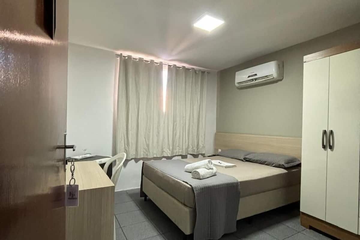 Frigobar, Wi-Fi de cortesia, roupa de cama