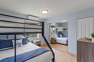 Condo, 2 quartos | 2 quartos, ferros/tábuas de passar roupa, Wi-Fi de cortesia