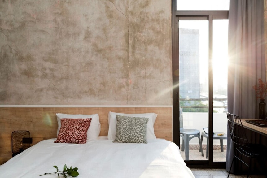 Anoor 202 · Anoor Studio In Gemmayze W/balcony & 24/7 Power - Beirut