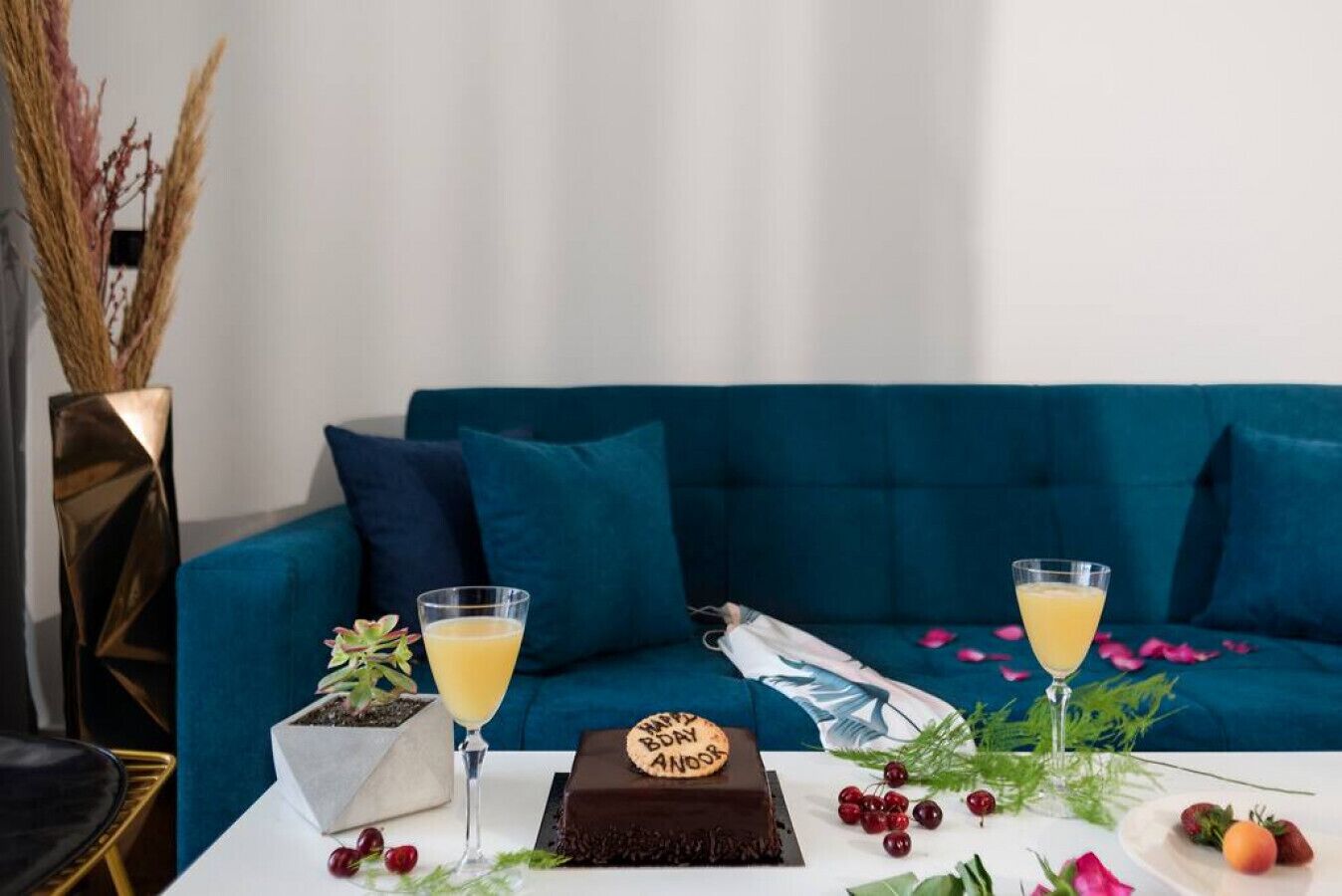 Anoor 1-br Apt In Gemmayze W/ Balcony & 24/7 Power - Beirut