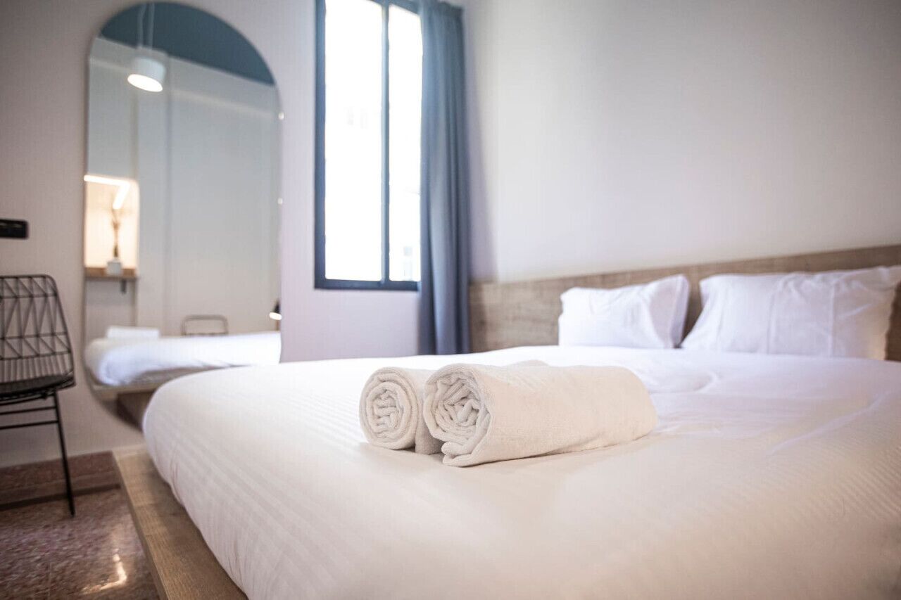 Anoor 208 Studio Gemmayze | Balcony & 24/7 Power - Beirut