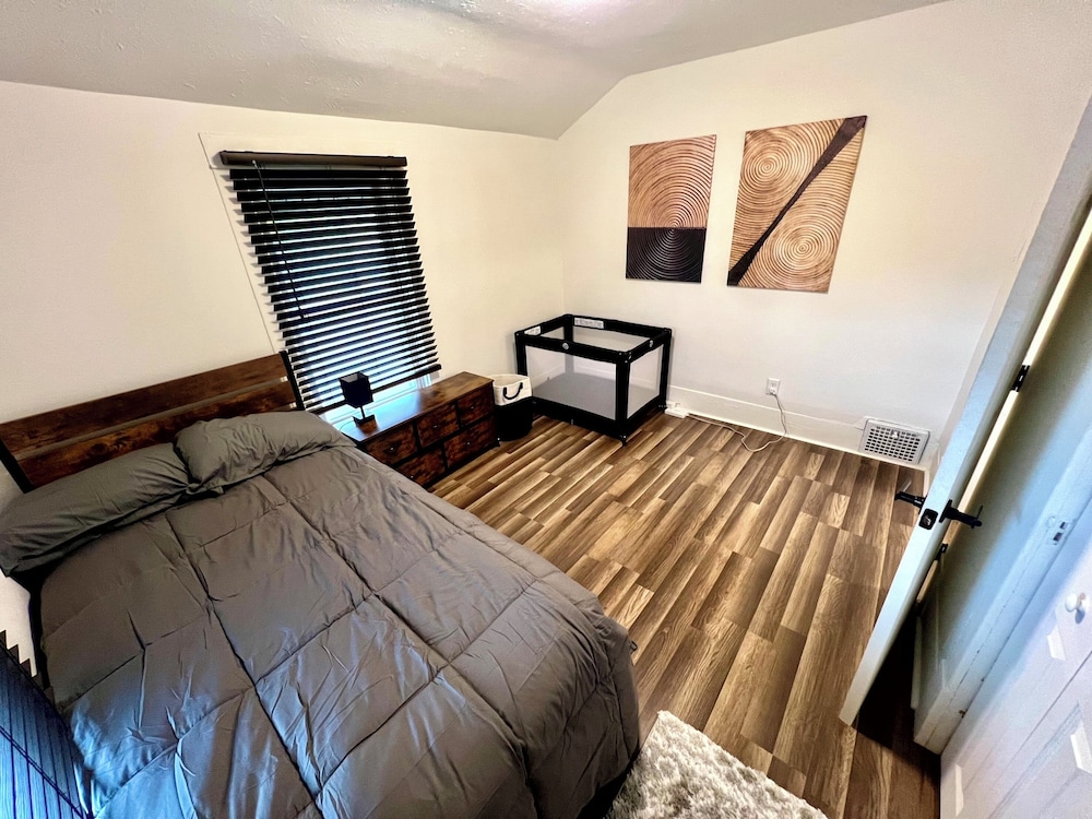 The Square On Prairie- Charming 3-bedroom Home Located Near Dtsf! - South Dakota
