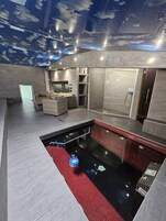 Banheira de hidromassagem interior