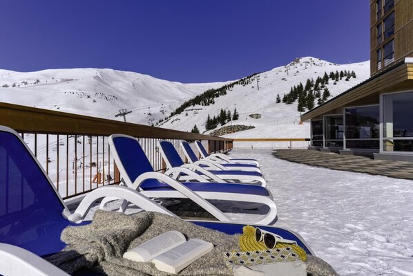 Ski-in/ski-out & foot of the slopes, view mountain, tv, ski locker, 25 ...