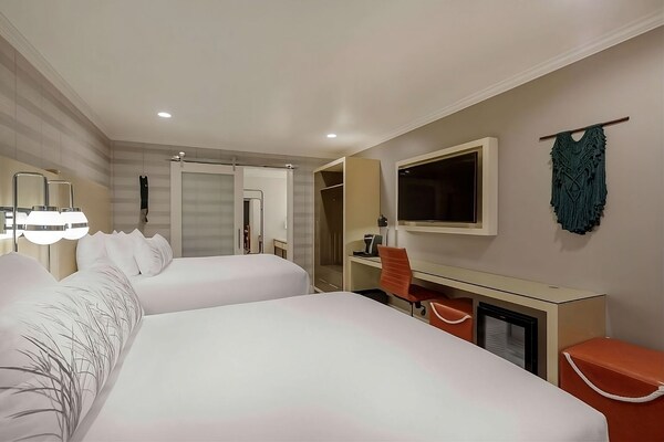 Three Sleek Units Near The Best Restaurants, Farmers' Market & Shopping Center - Torrance, CA