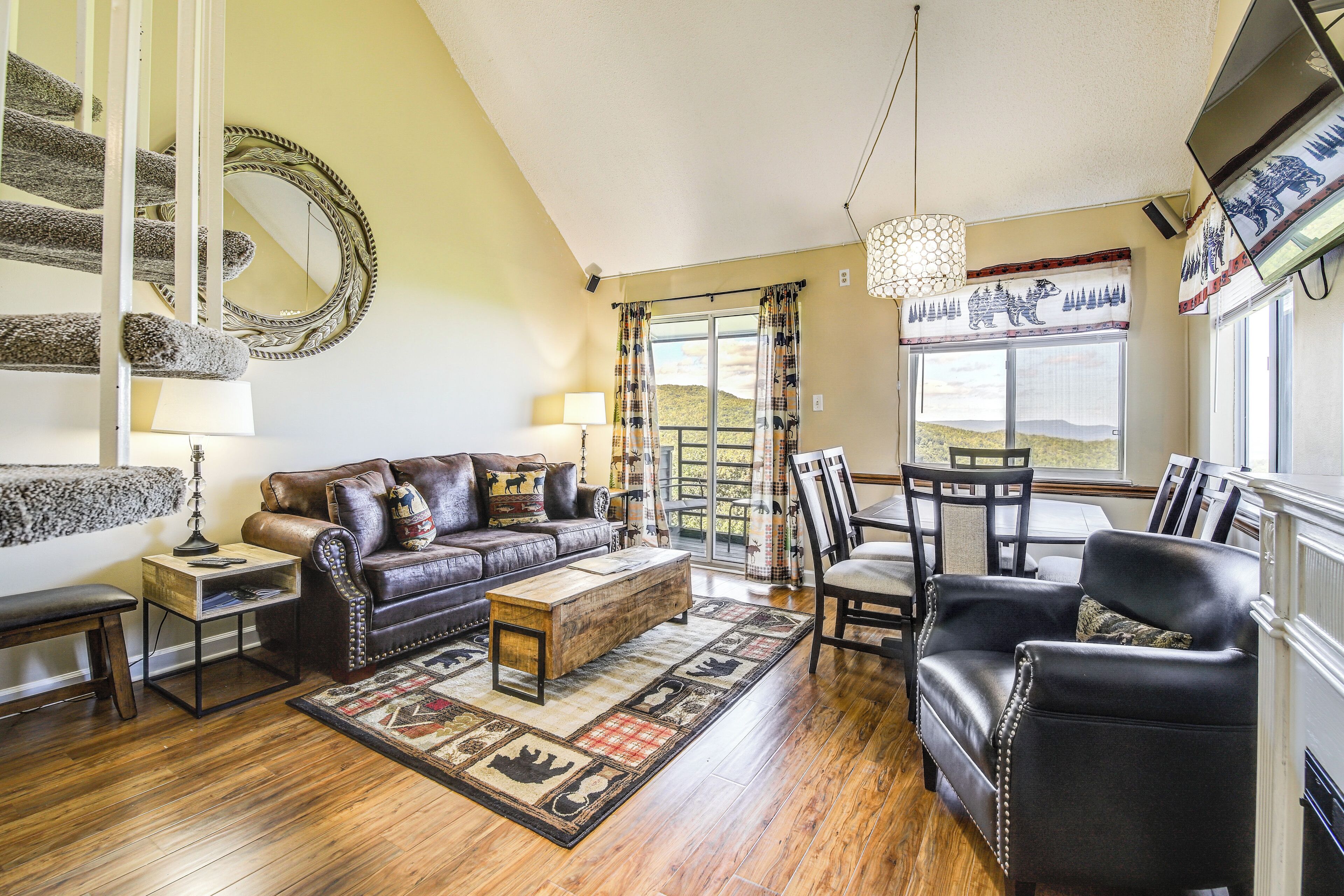 2 Mi To Ober Mountain: Gatlinburg Condo W/ Balcony - Gatlinburg, TN