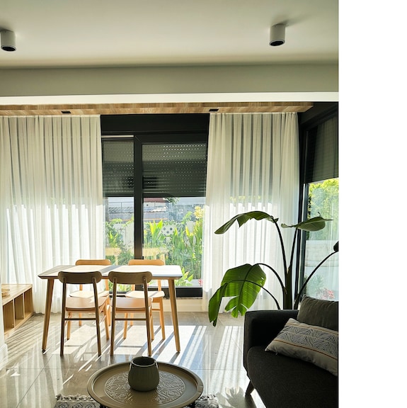 Charming Beachside Apartment With Private Garden - Side