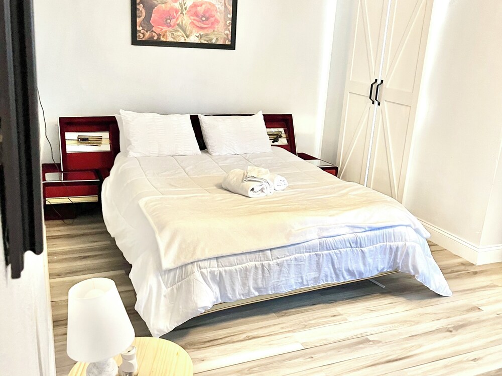 4-bedrooms house with WiFi in beautiful Melbourne FL close to airport ...