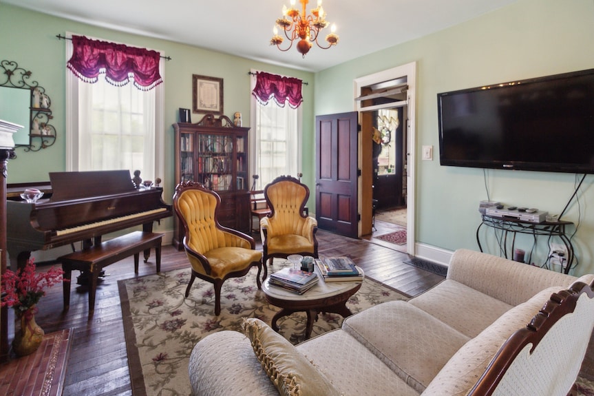 New Listing! America Room By Main Street Bed & Breakfast - Kentucky