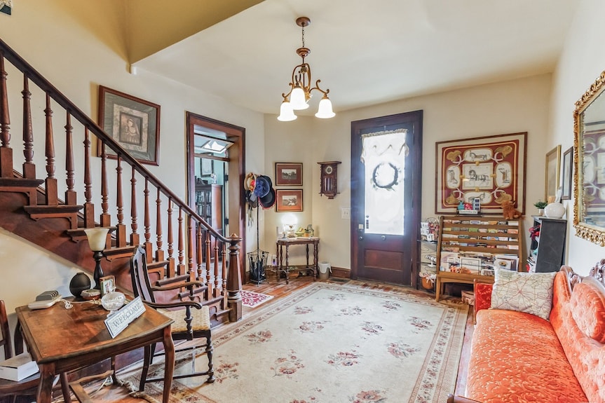 New Listing! Dupriest Room By Main Street Bed & Breakfast - Kentucky