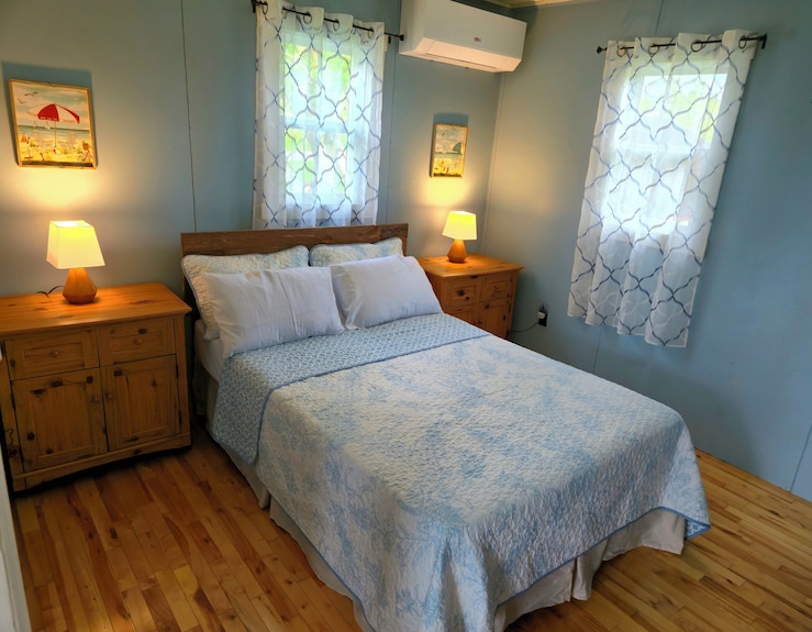 Charming 2-bedroom Cottage With Ac And Wifi In Delightful Saint Peters Bay - Prince Edward Island