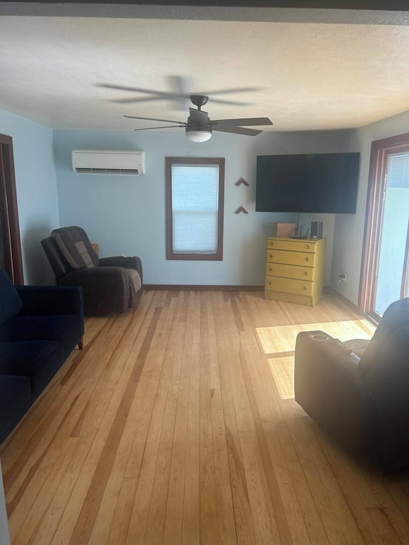 Spring Creek Getaway! 2 Bedroom,1 Bath House Backed Up To Open Space!!! - Lake Oahe