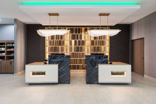 La Quinta Inn & Suites By Wyndham San Antonio At The Rim - San Antonio